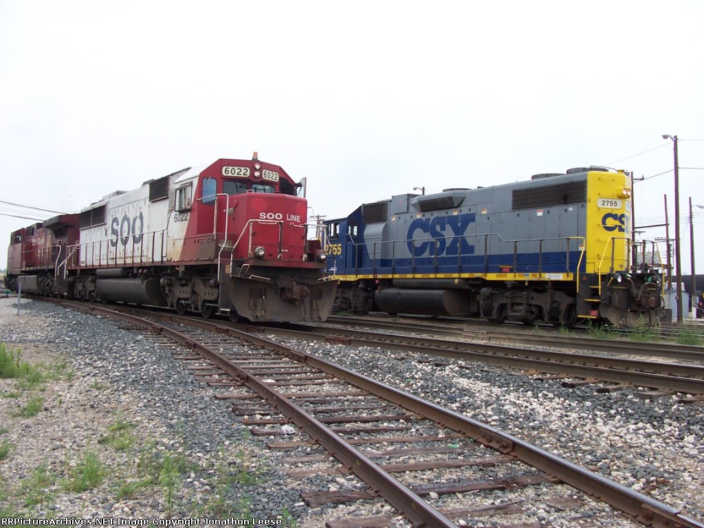 X500 Moving To Make Their Pickup While 2755 Works The Yard